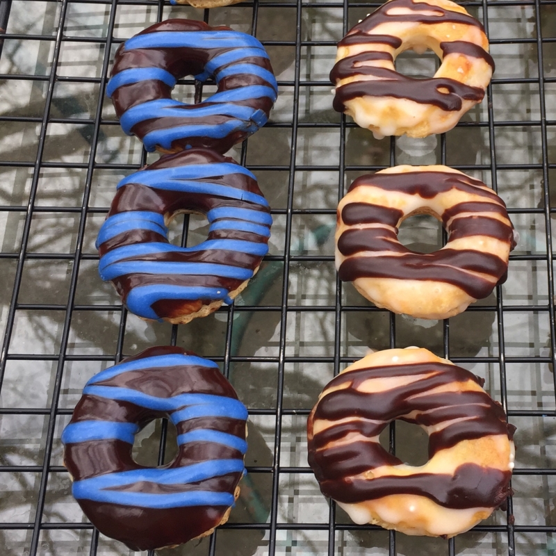 Sfinge: Italian Doughnuts Filled with Ricotta – Leave it to Bubbe